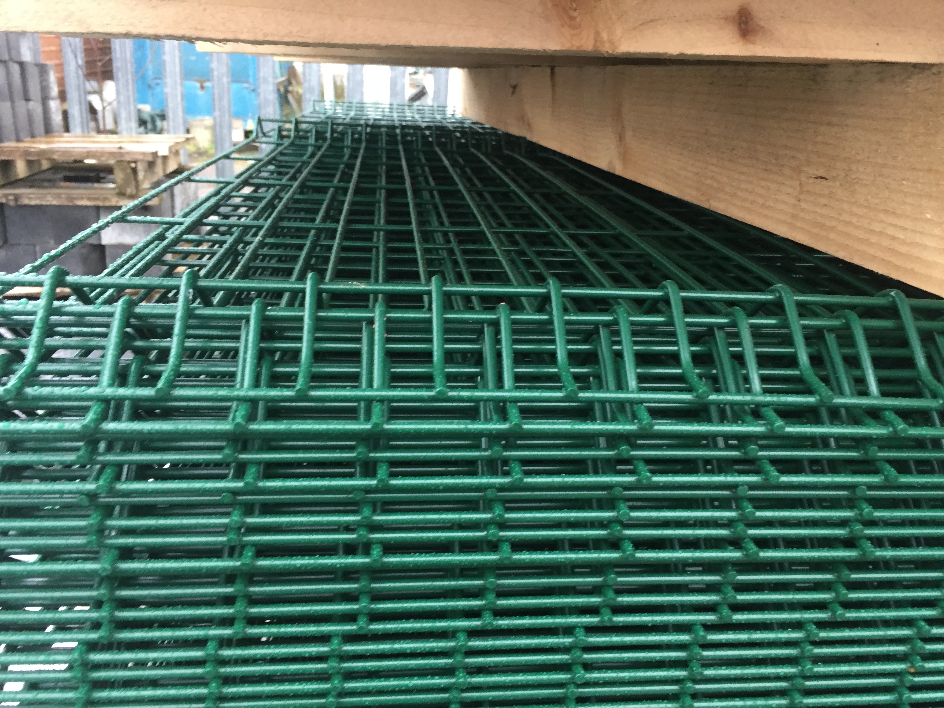 50 x Brand New Green Mesh Fence Panels 1950mm high x 3000mm wide ...