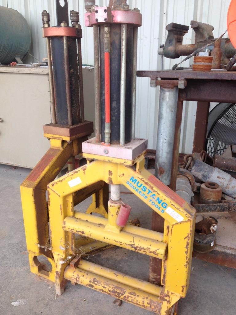 Mustang Manufacturing Polyethylene Pipe Squeeze Tool Model DBML-80