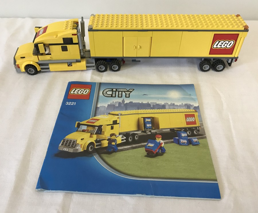 Lego City articulated lorry 3221. With original instruction booklet.