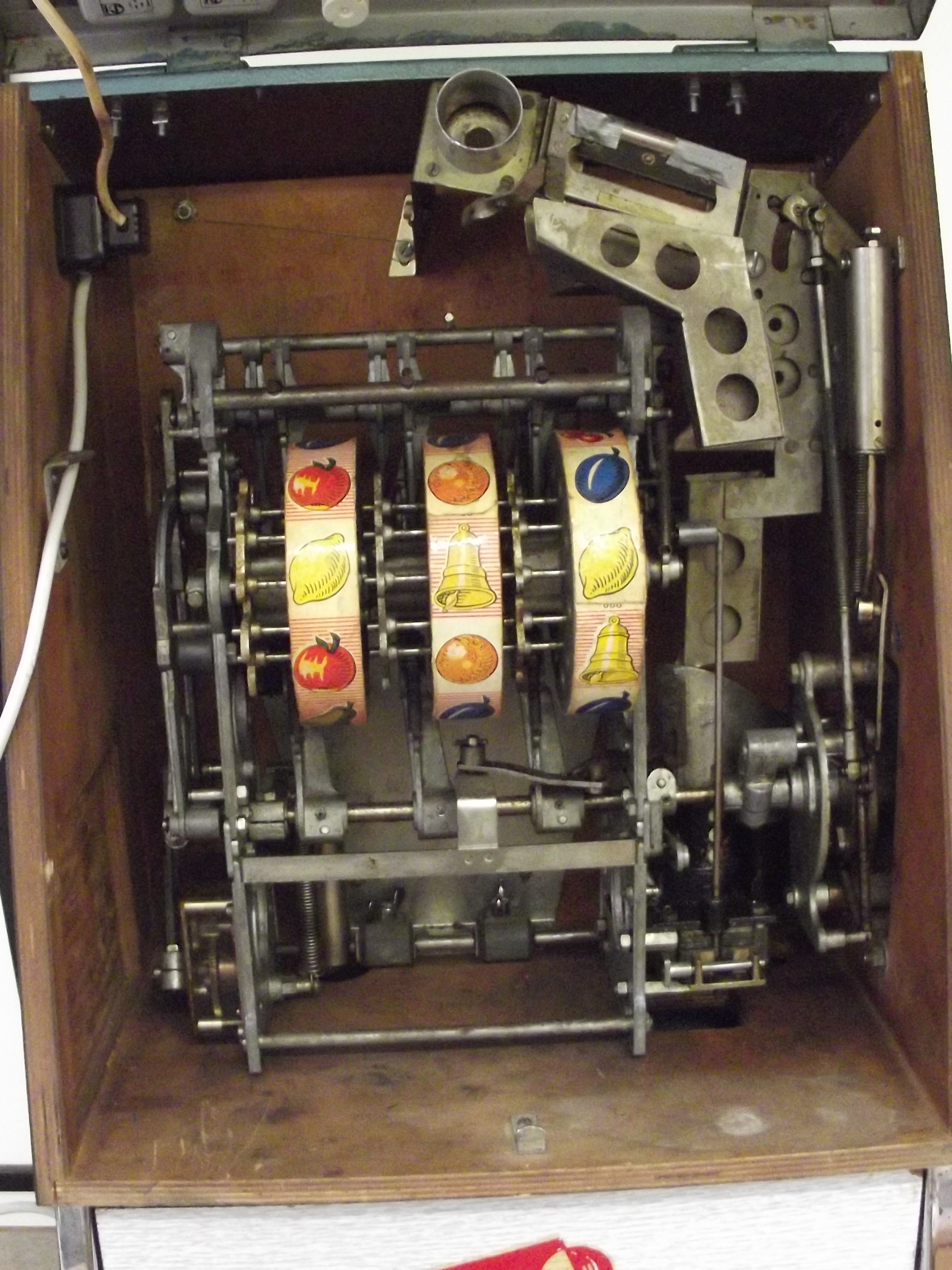 Duchess one arm bandit 2p slot machine. Recently re-wired, all lights ...