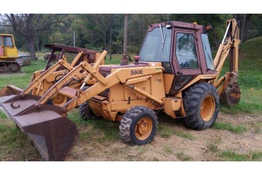 Case 580E backhoe 4WD, extendahoe, thumb