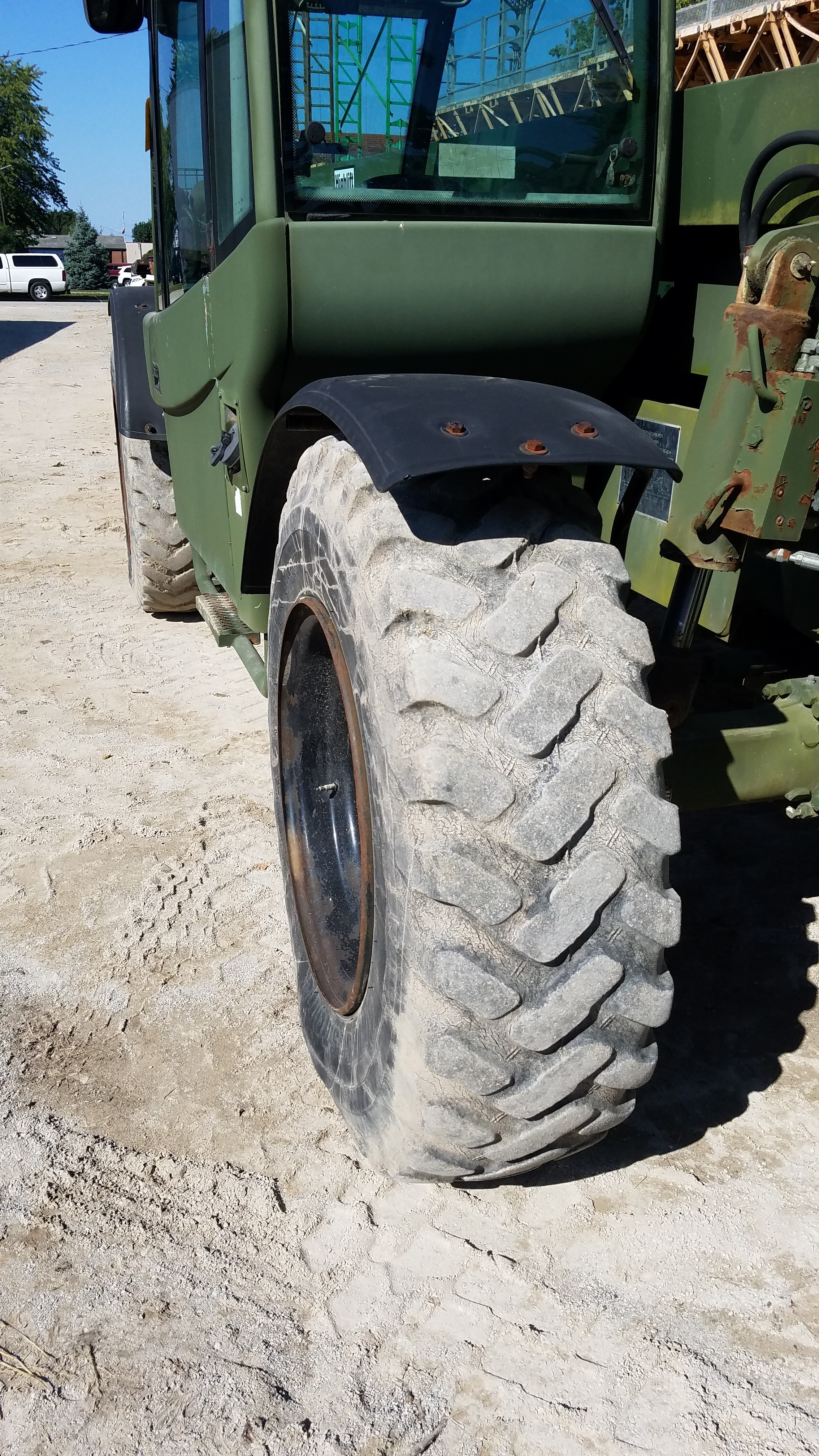 Skytrak Model MMV Telescopic Rough Terrain Forklift, ROPS Enclosed, 42 ...