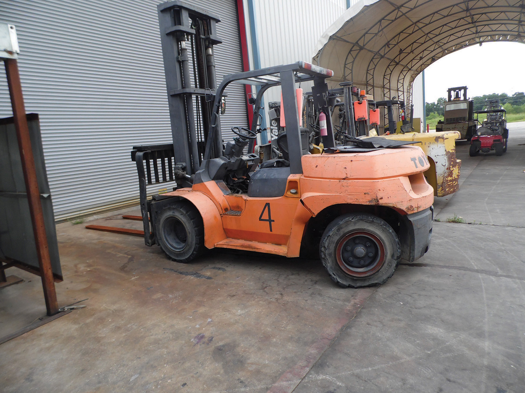 TOYOTA 14,000 LB. FORKLIFT; MODEL 7FDU70, S/N 60114, PERKINS 6 INLINE ...