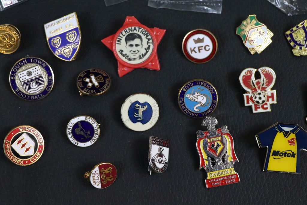 Football, enamel badges, a collection of 40+, league and non-league ...