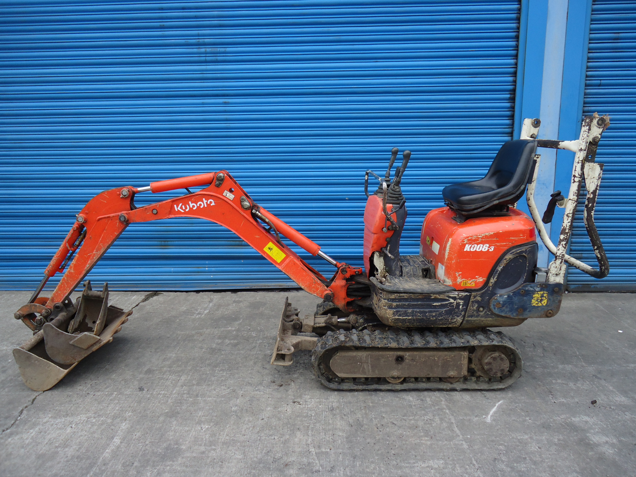 2006 Kubota K008-3 Mini Excavator c/w 3 Buckets & ROPS 4000Hrs. Drives ...