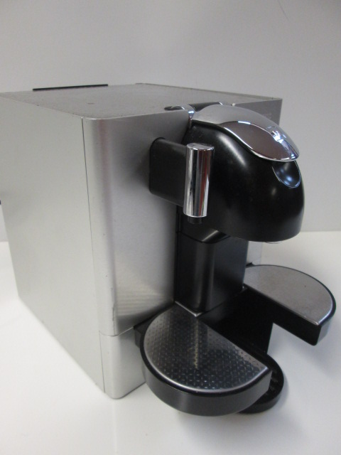 Delonghi Nespresso Lattissima Premium - Silver EN 720.M Coffee Machine