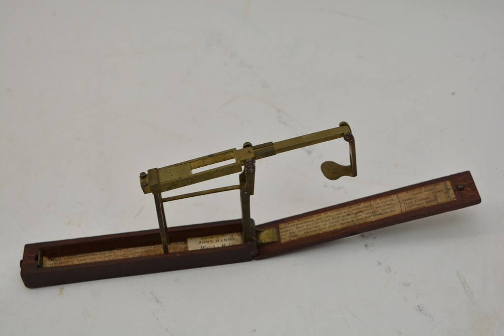 A folding set of sovereign scales.