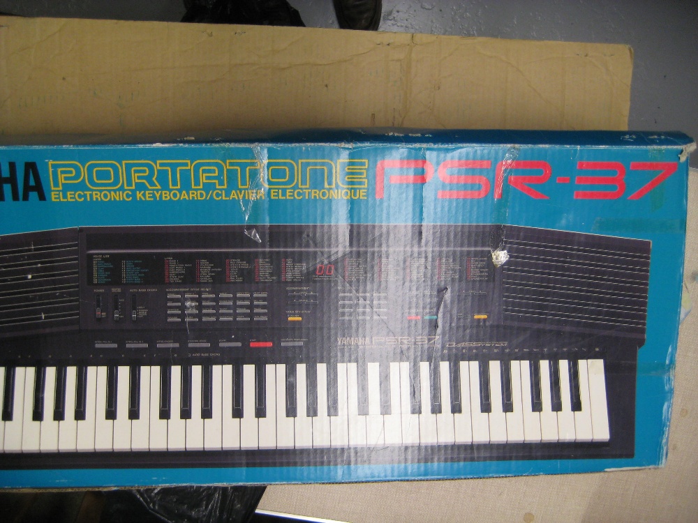 Yamaha PSR 37 electronic keyboard in original box