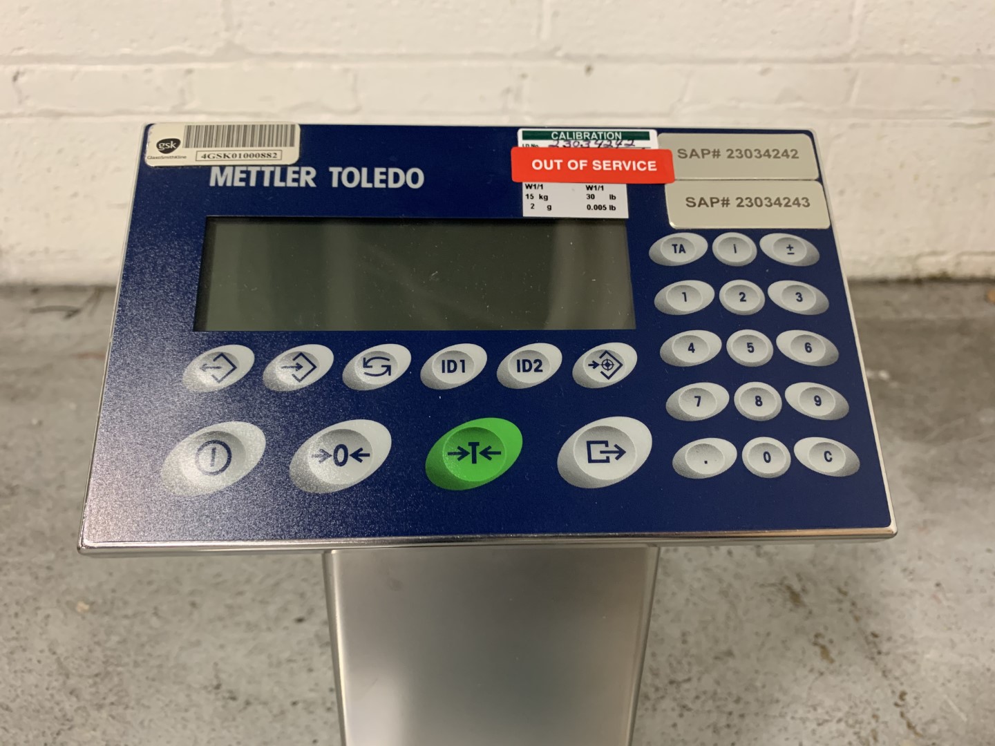 Mettler Toledo scale, 12" x 12" platform, 30 lbs capacity, 110 volt ...