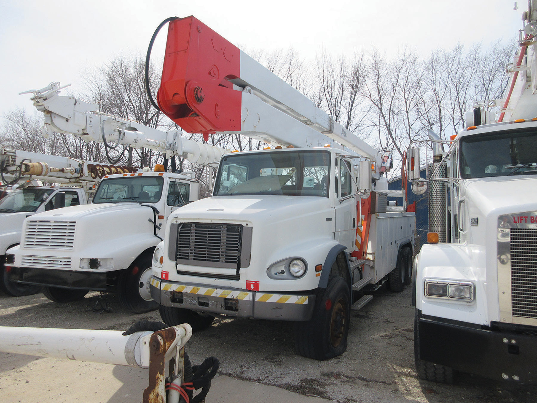 ALTEC KNUCKLE BOOM HYDRAULIC TELESCOPING BUCKET BOOM ATTACHMENT, S/N ...