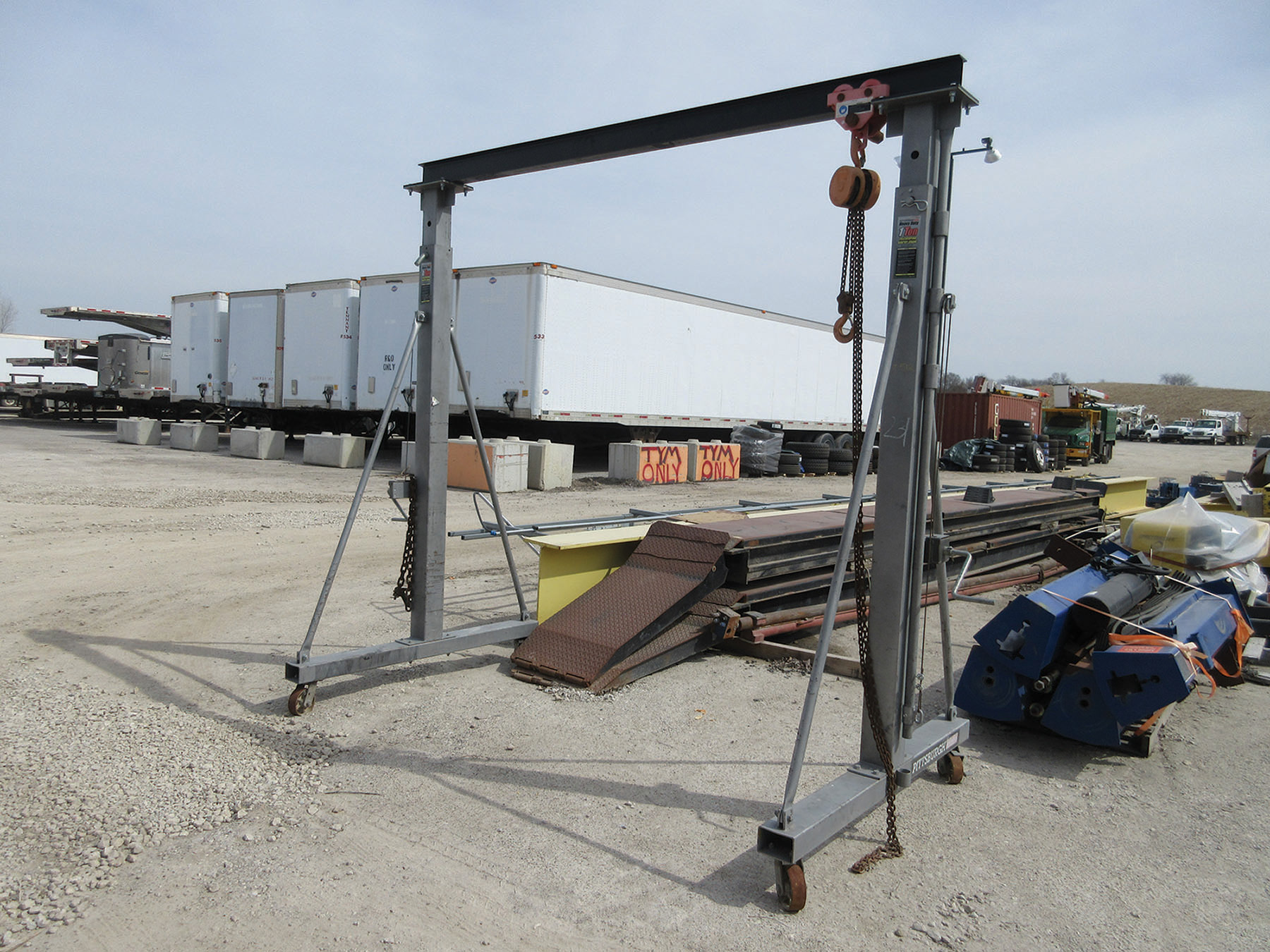 PITTSBURGH HD 1-TON TELESCOPING GANTRY CRANE, MAX HEIGHT 148'', MINIMUM ...
