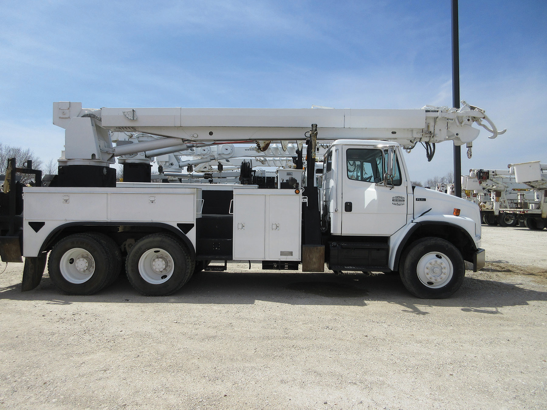 ALTEC D3055T DIGGER DERRICK, S/N 0802CA0480, 24'' AUGER, 26,570-LB ...