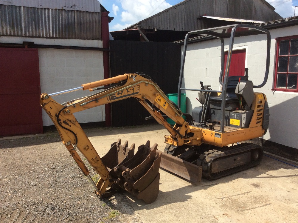 Case 15 Maxi 1.5T mini digger. 2000. 1963 hours. S/N 00 3844. 6 inch, 8 ...
