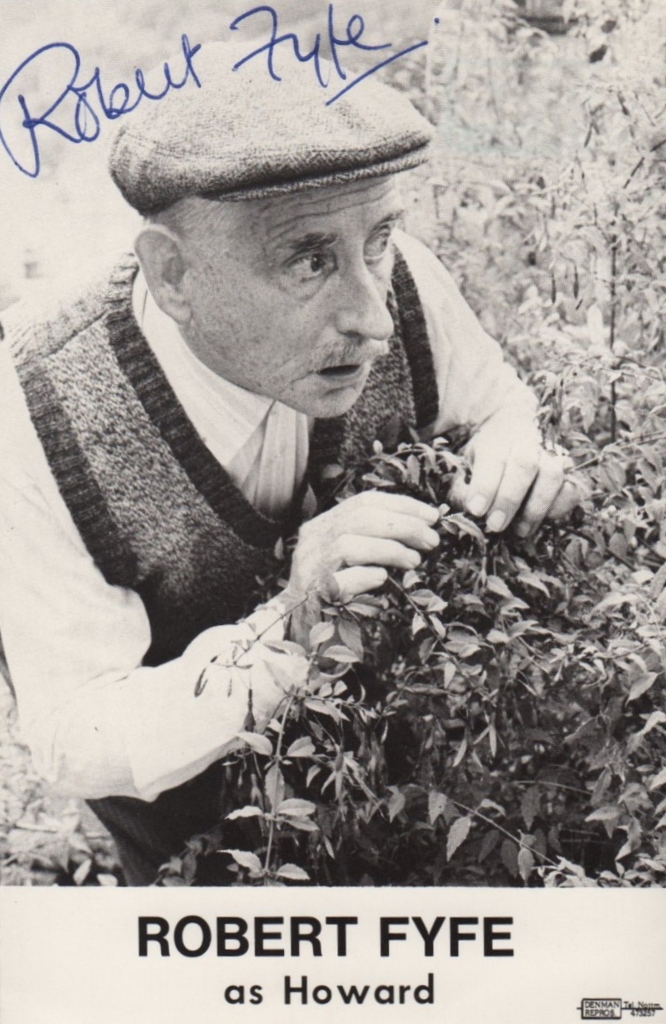 LAST OF THE SUMMER WINE: Selection of signed postcard photographs and ...