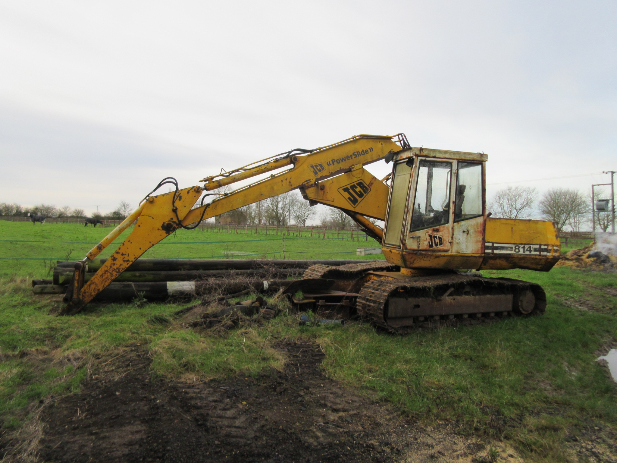 1986 JCB 814 PowerSlide 360° METAL TRACKED EXCAVATOR With 2no. digging ...