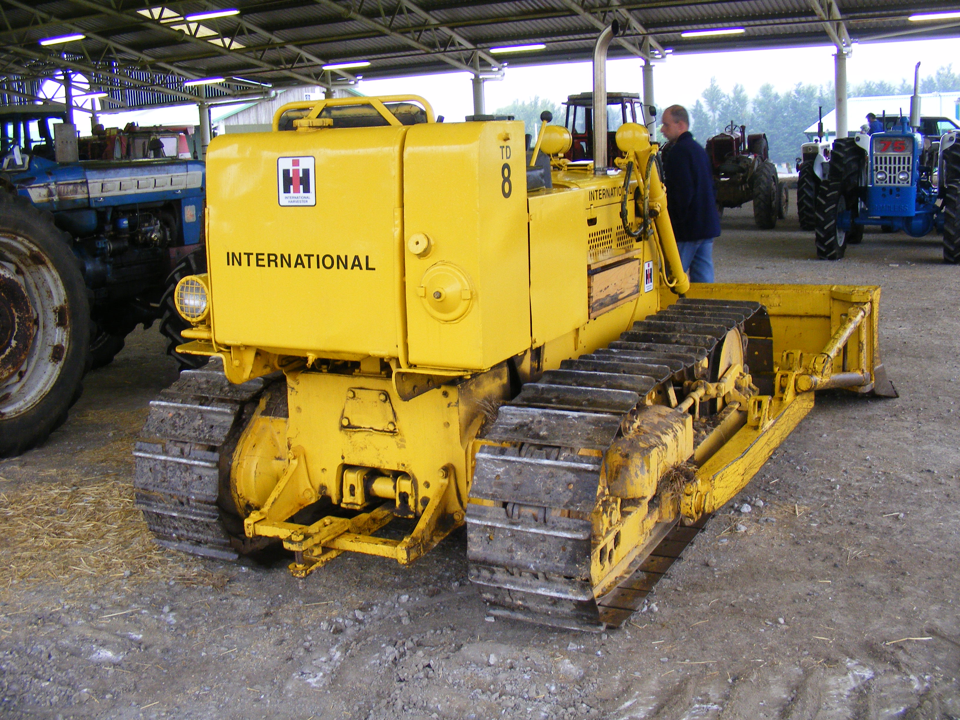 * NB DESCRIPTION CHANGE! * International TD8 SII Crawler Tractor ...