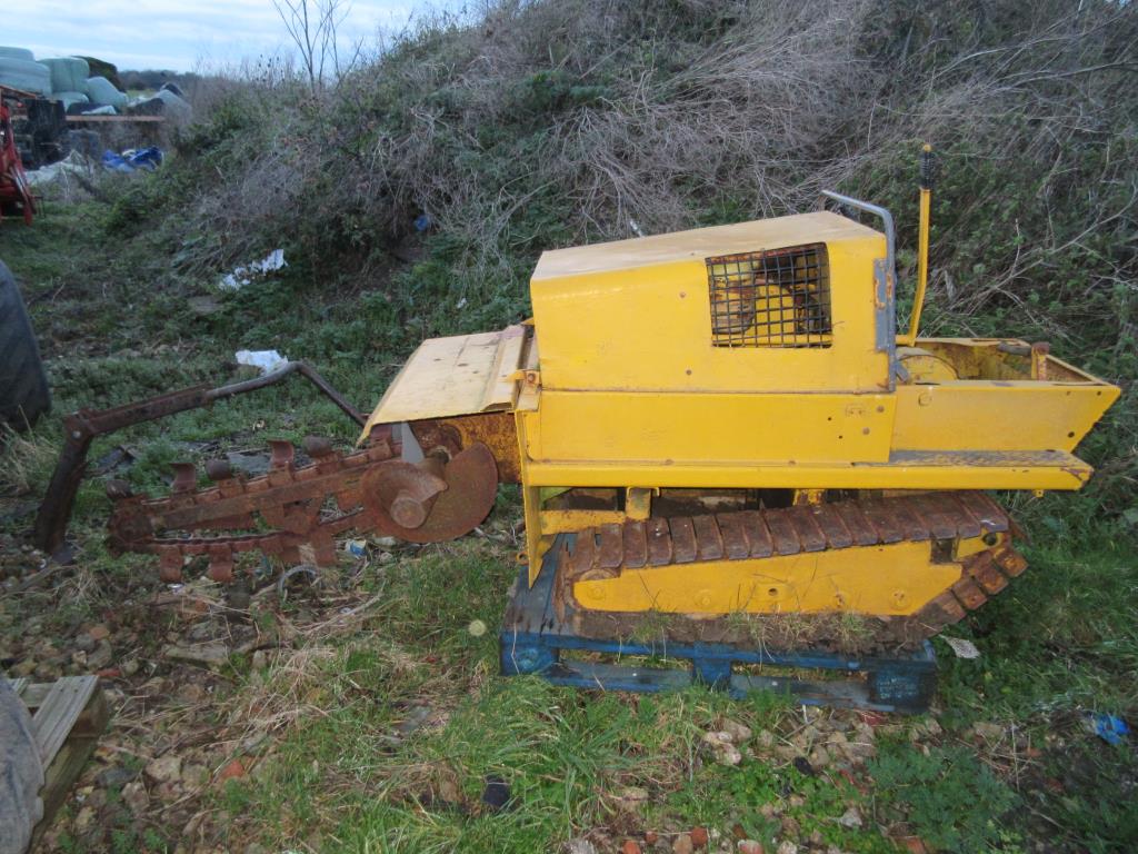 DAVIS Task force 200 tracked trencher