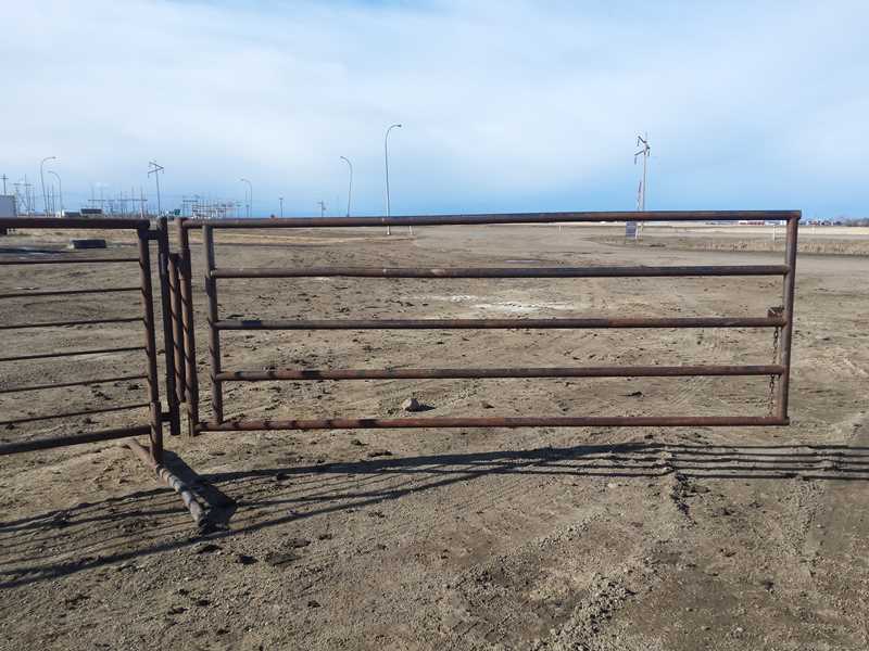 24 ft Free Standing Pipe & Sucker Rod Corral Panels 12 ft gate