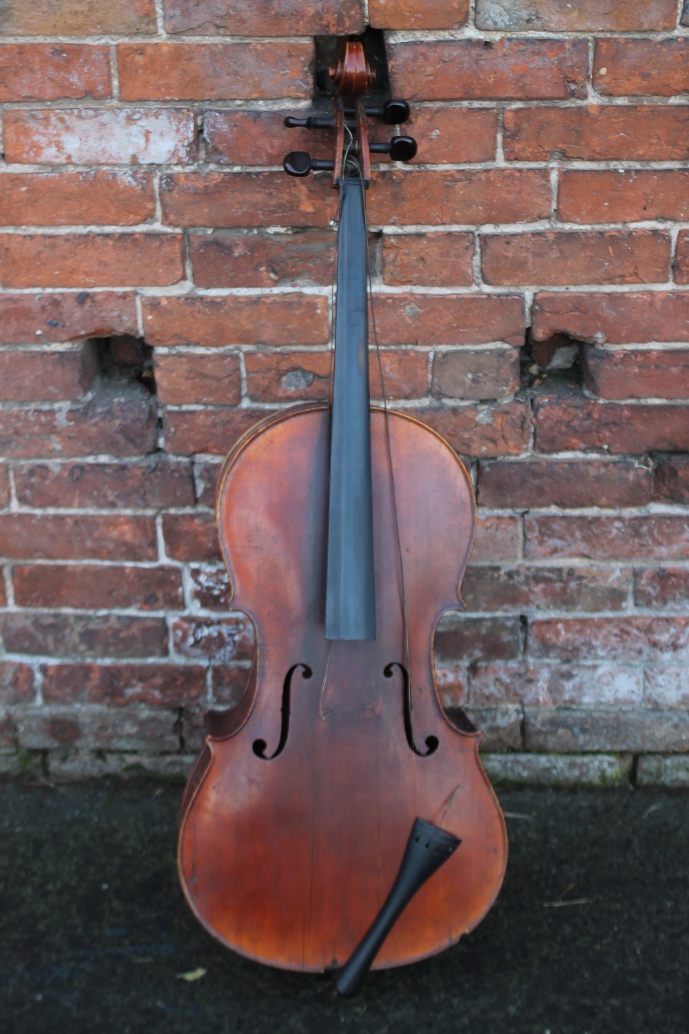 AN ANTIQUE CELLO FOR RESTORATION, length of back 70 cm
