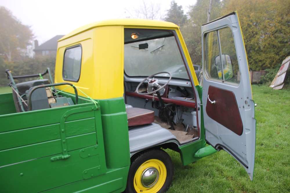 A BRITISH LEYLAND 1967 MORRIS COMMERCIAL J4 PICK UP DROPSIDE LORRY, in ...
