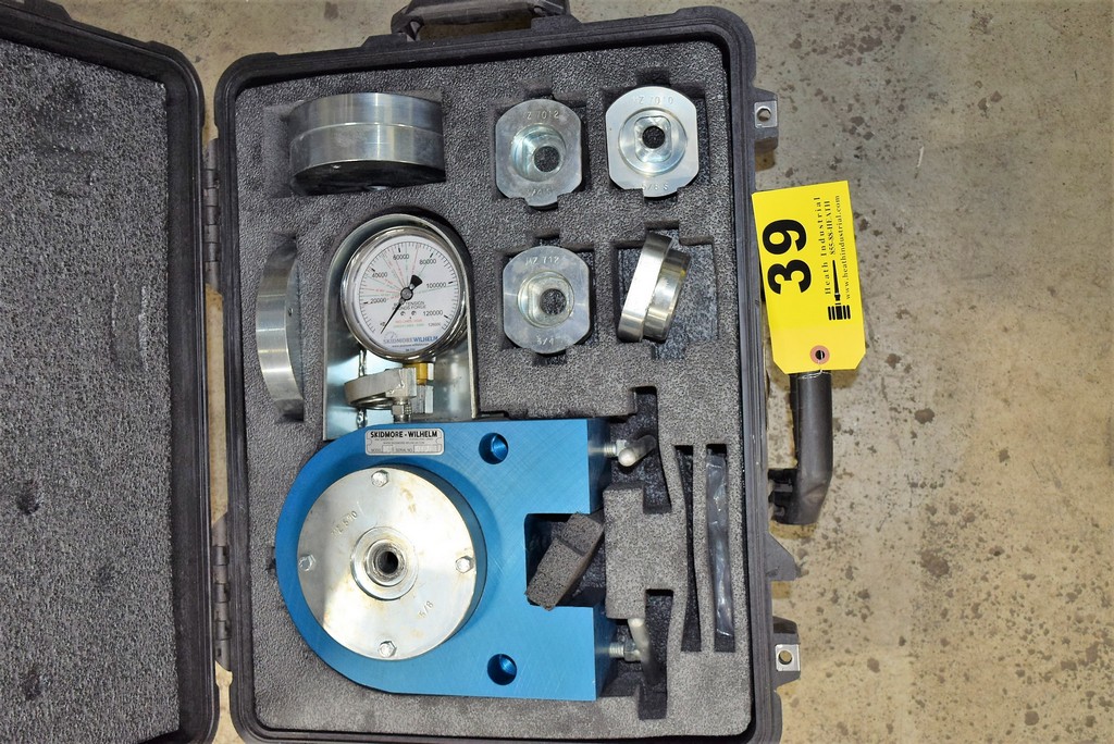 SKIDMORE-WILHELM MODEL MZ BOLT TENSION MEASURING DEVICE S/N 16613 W/CASE