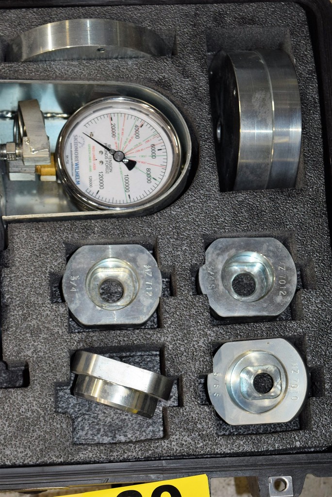 SKIDMORE-WILHELM MODEL MZ BOLT TENSION MEASURING DEVICE S/N 16613 W/CASE