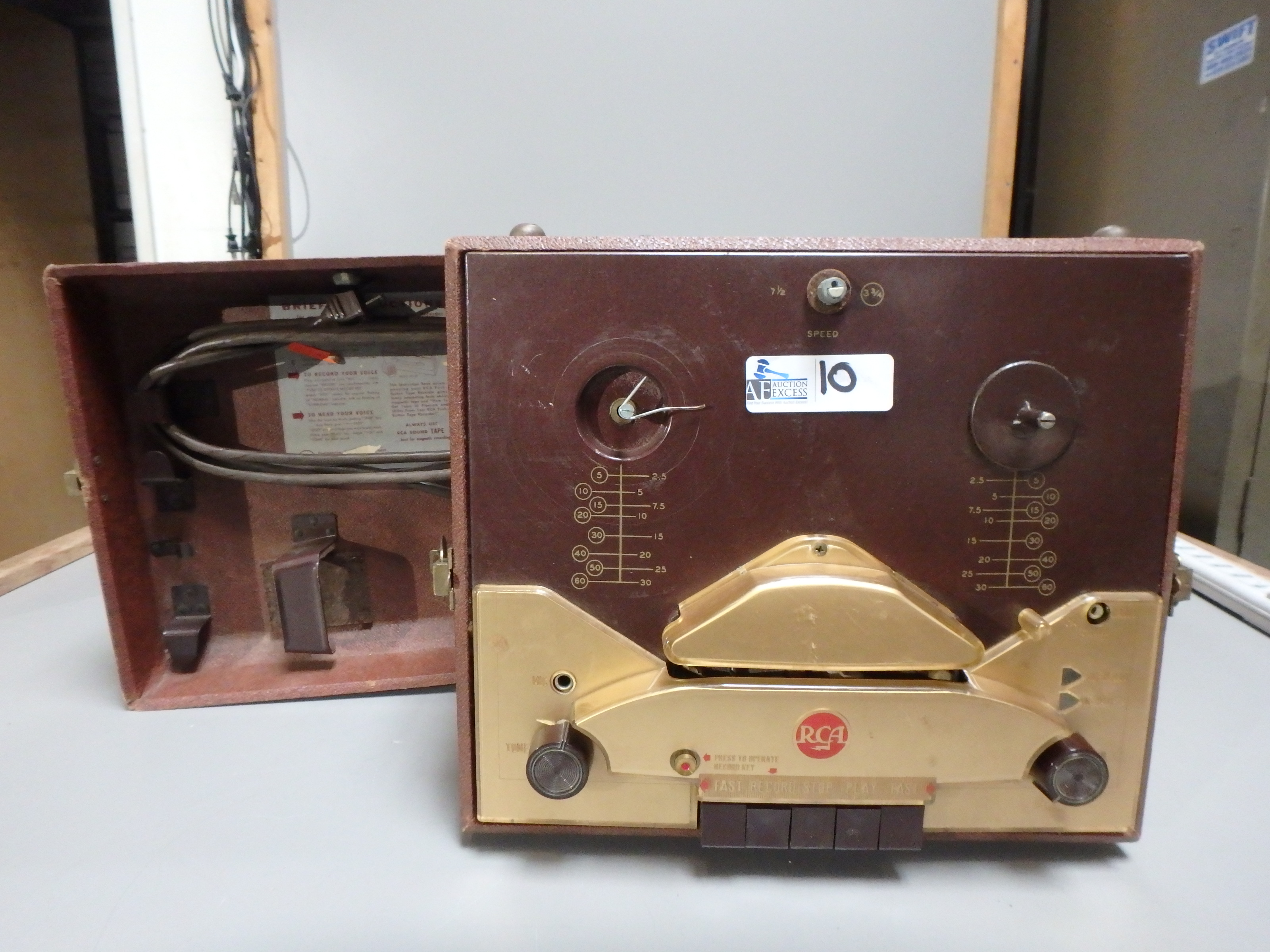 VINTAGE RCA REEL TO REEL TAPE RECORDER SRT-301