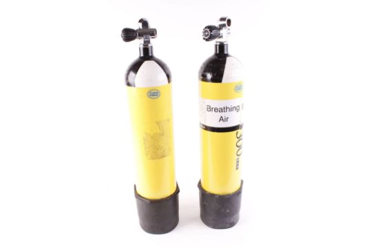2 x 300 bar compressed air bottles