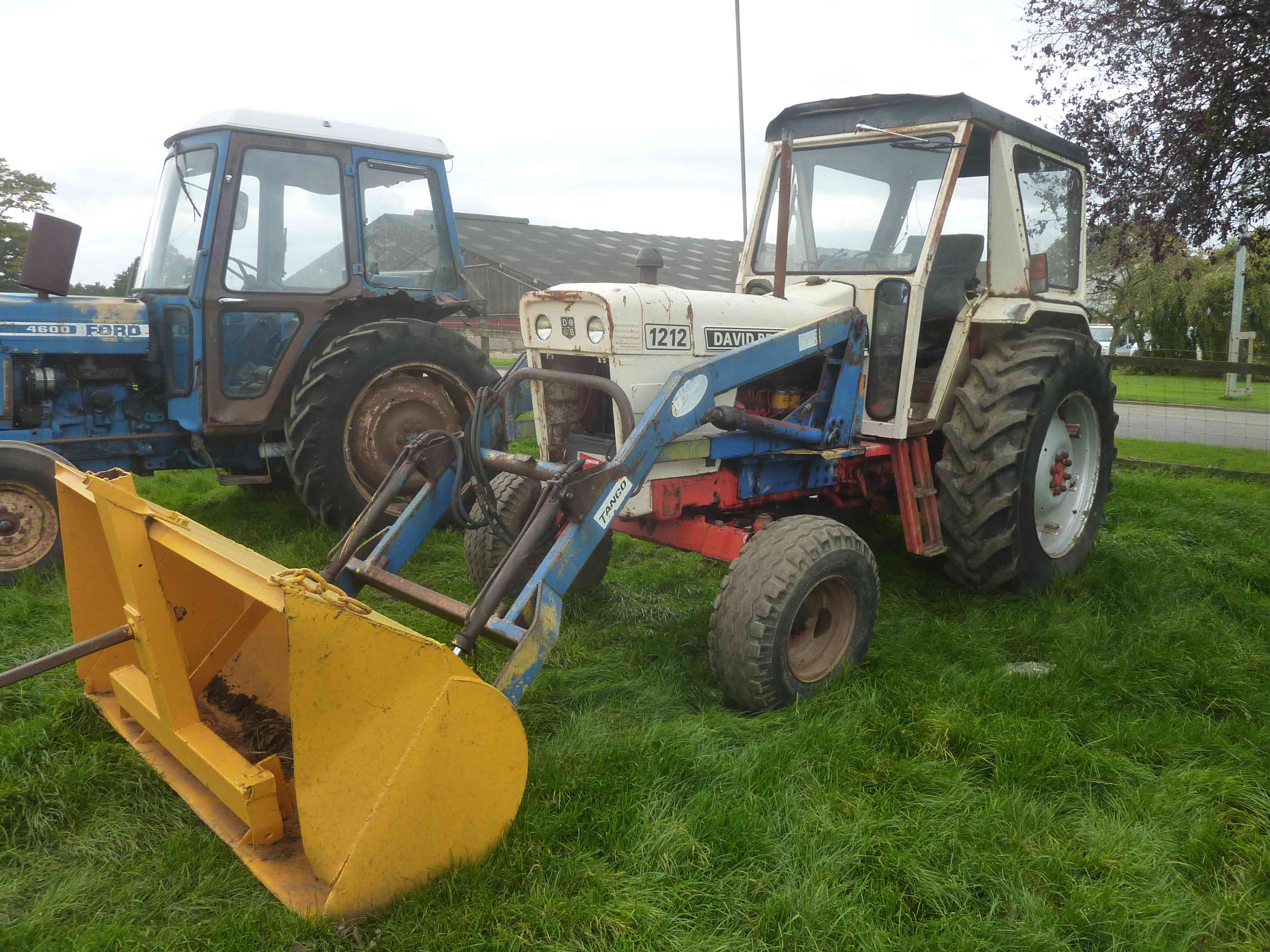 4633 David Brown 1212 Hydroshift tractor, power loader, bucket & spike ...