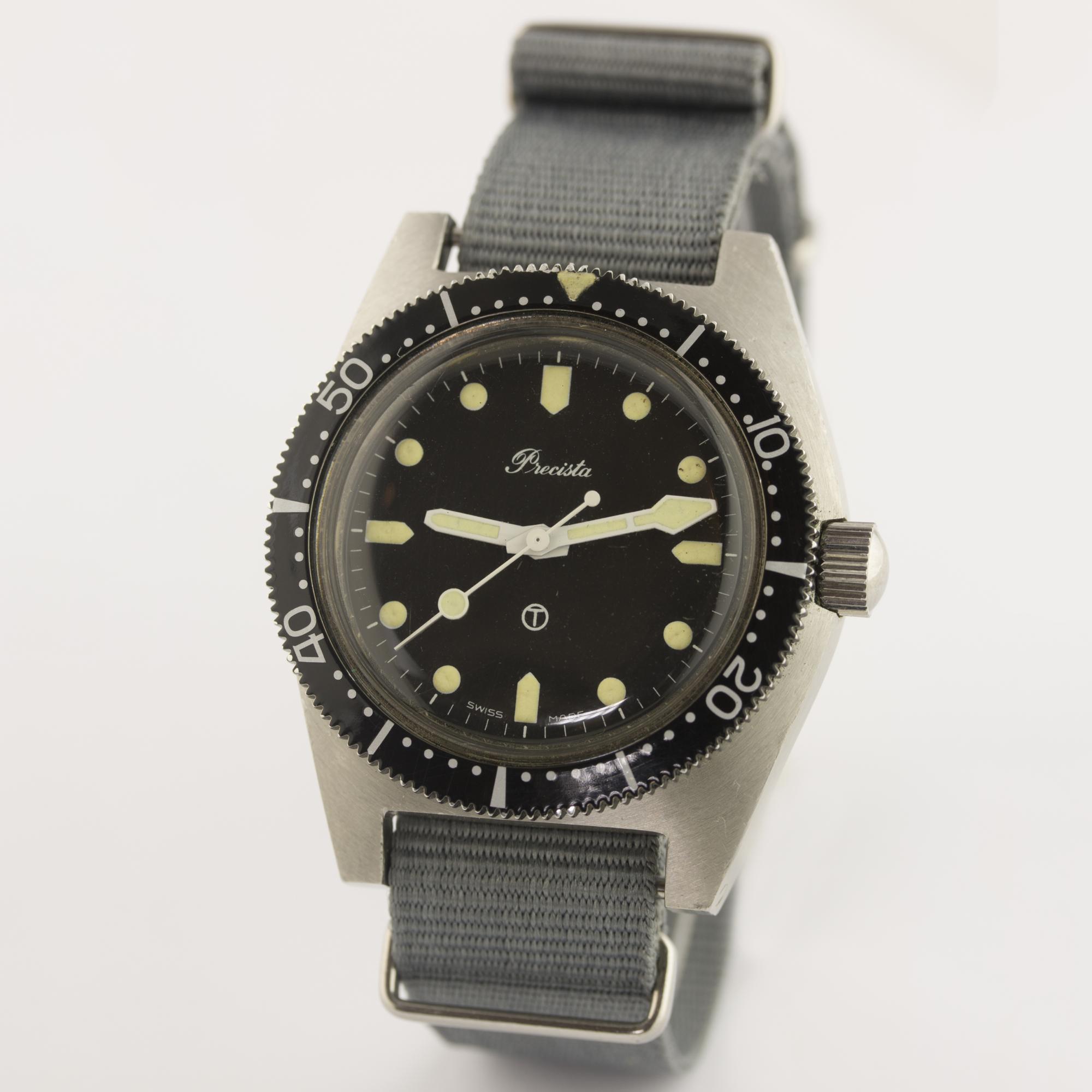 A RARE GENTLEMAN'S STAINLESS STEEL BRITISH MILITARY PRECISTA ROYAL NAVY ...