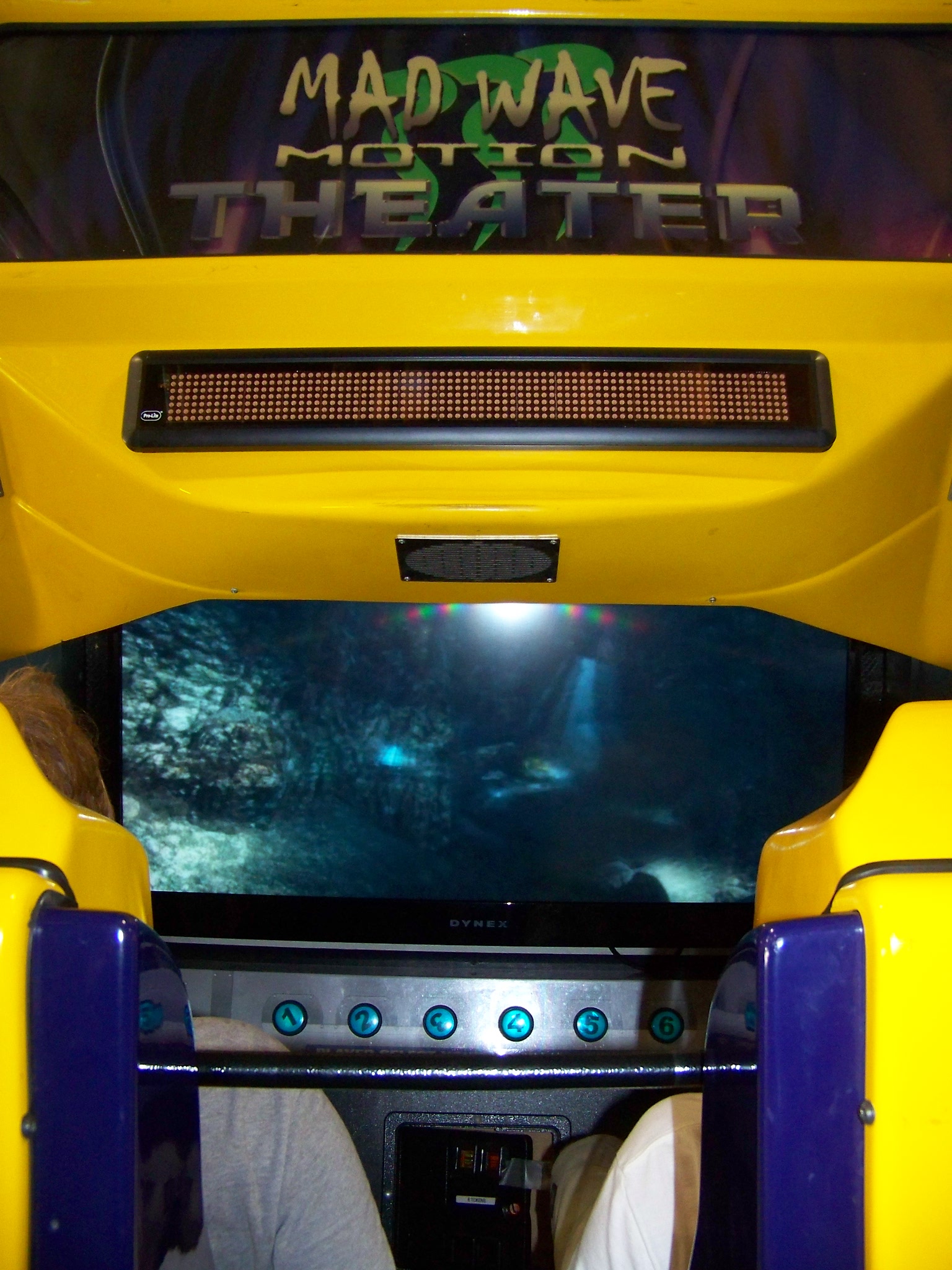 MAD WAVE MOTION THEATER DX WITH LCD MONITOR ARCADE