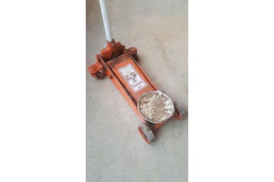 Astroline 2 Ton floor jack.