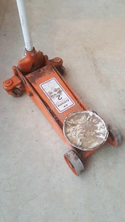 Astroline 2 Ton floor jack.