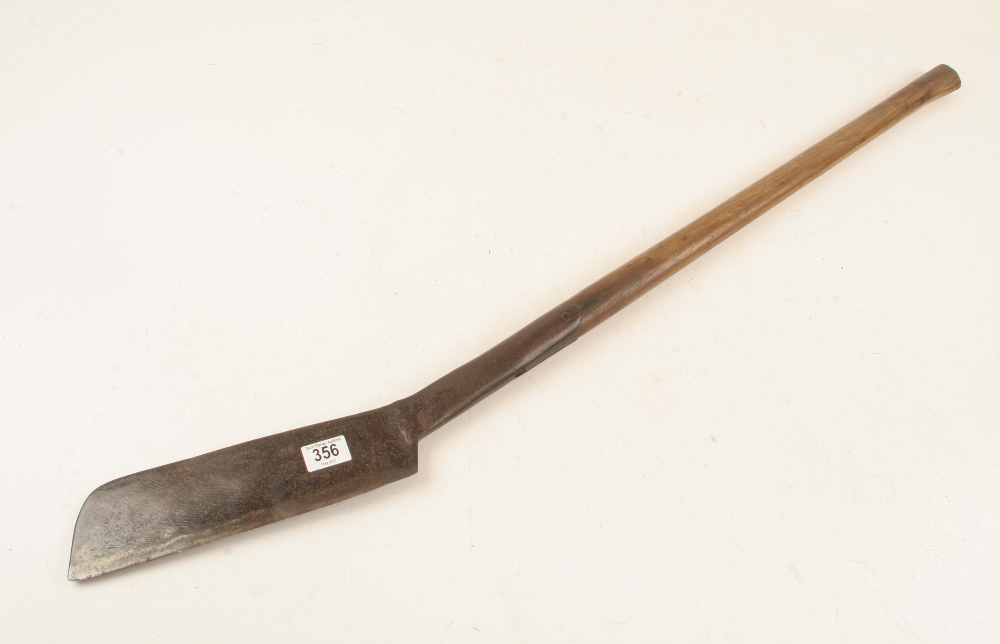 A long handled billhook G