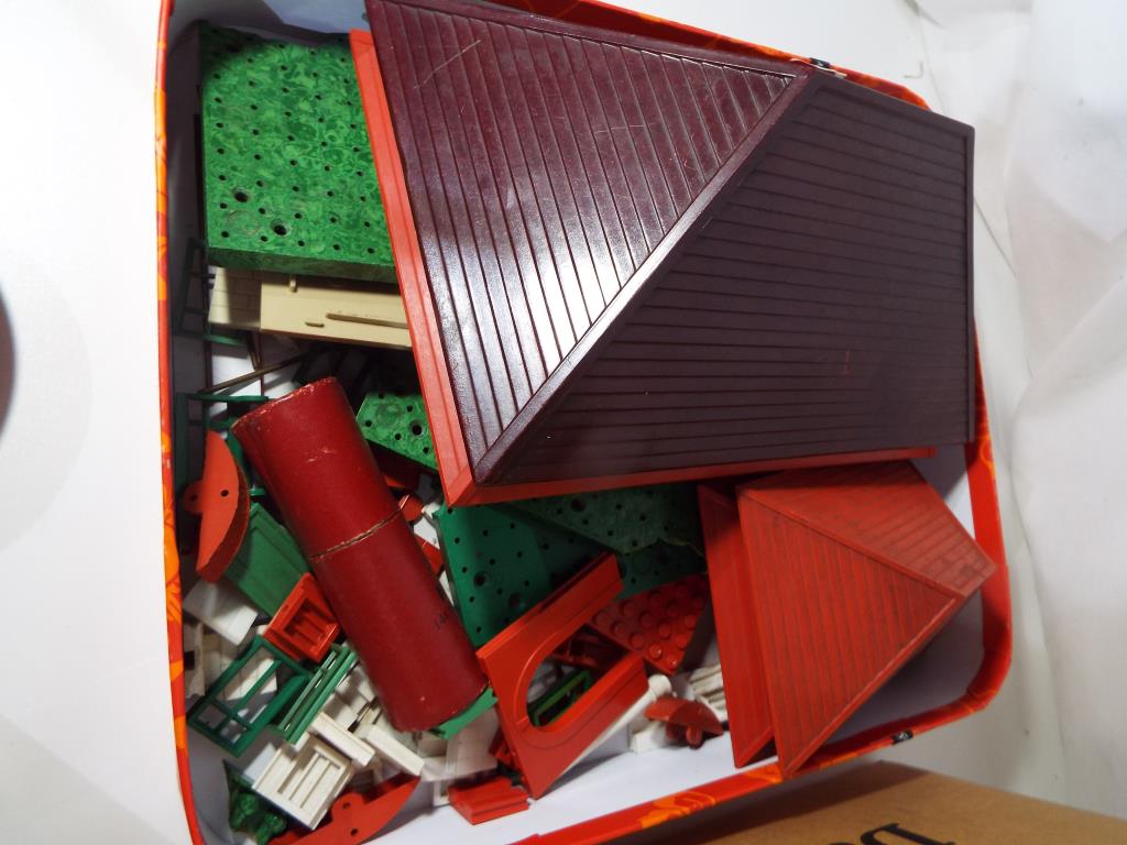 Two boxes containing a collection of vintage metal Meccano and vintage ...