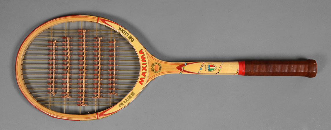 Raquette à double cordage dite «Raquette Spaghetti» inventée par Werner ...