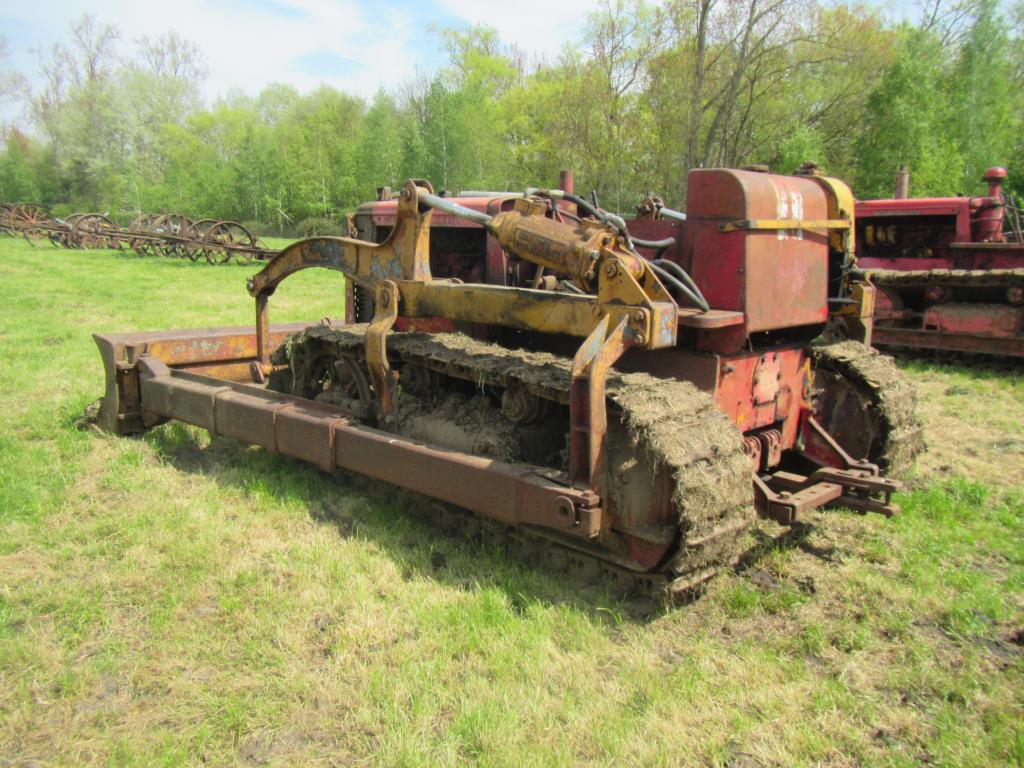 INTERNATIONAL TD14 CRAWLER TRACTOR with 4 cylinder engine, petrol start ...
