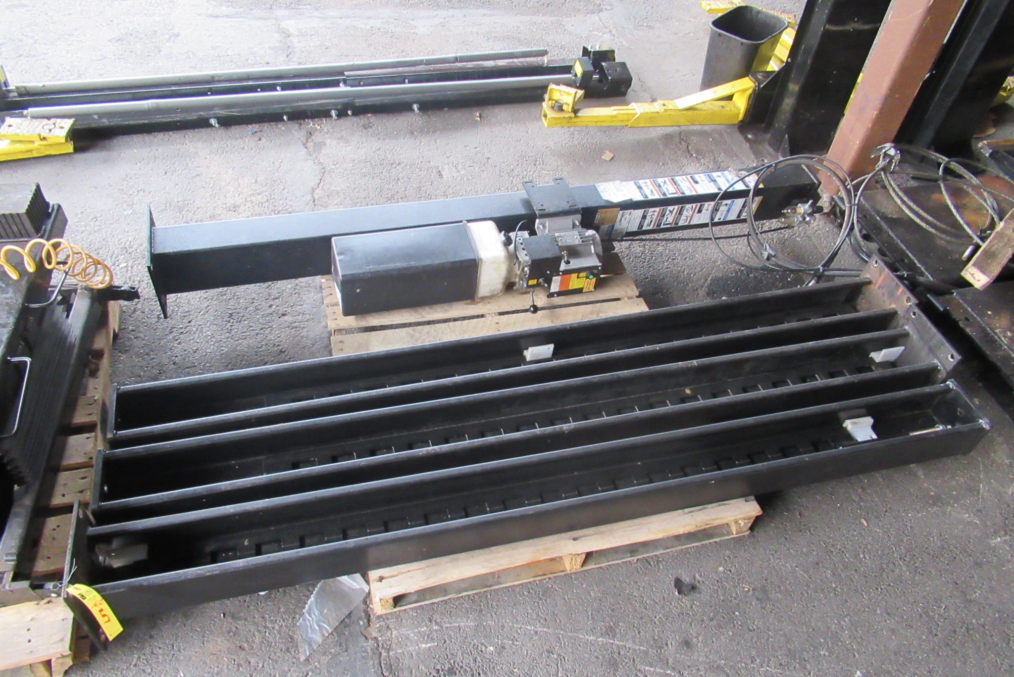 Rotary Vehicle Lift, 4 Post, 14,000 Lb. Capacity, m/n SM14N101Y, s/n ...