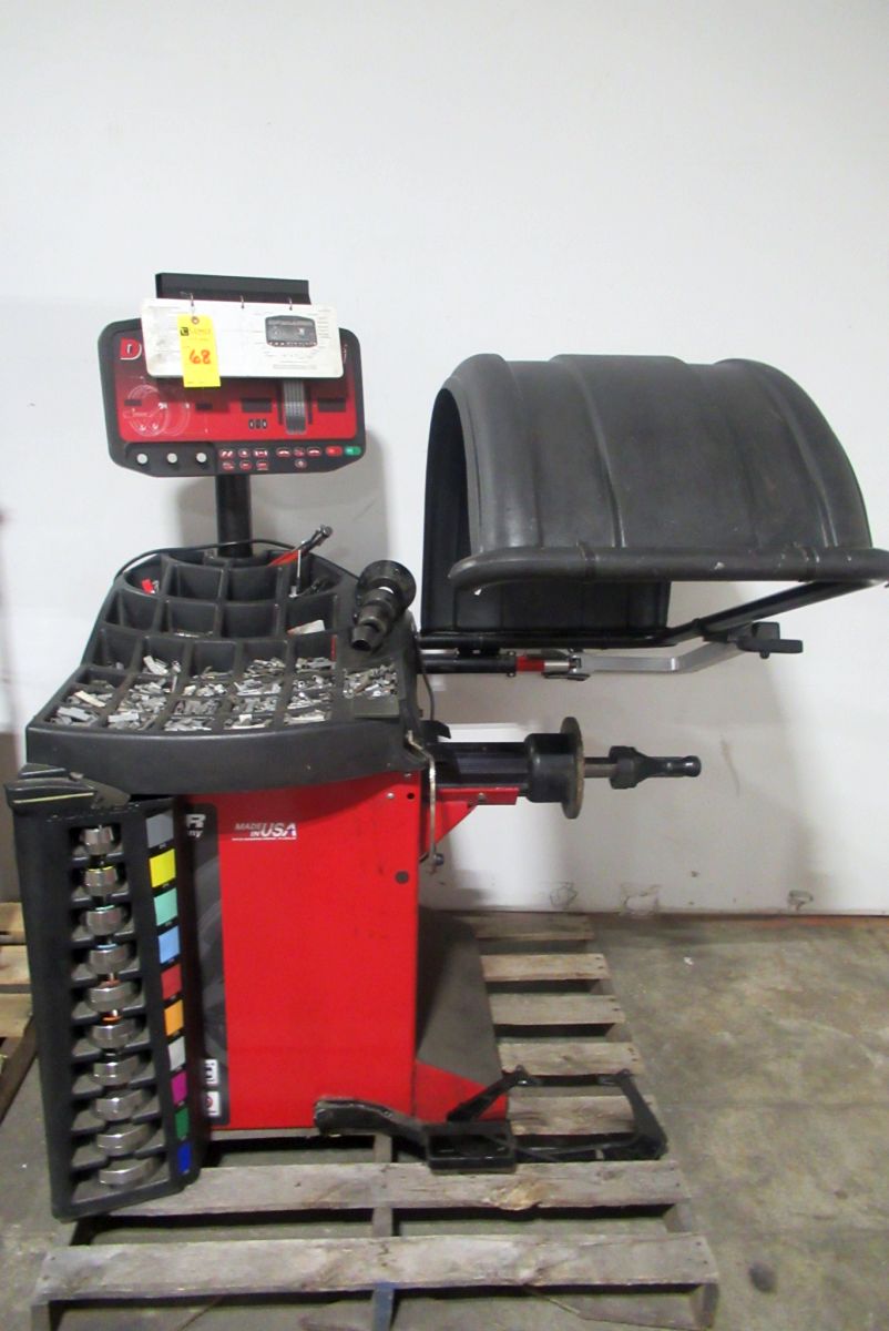 Hunter Wheel Balancer, m/n DSP9200, s/n HZC3436 w/20-1167-1 Adapter Kit ...