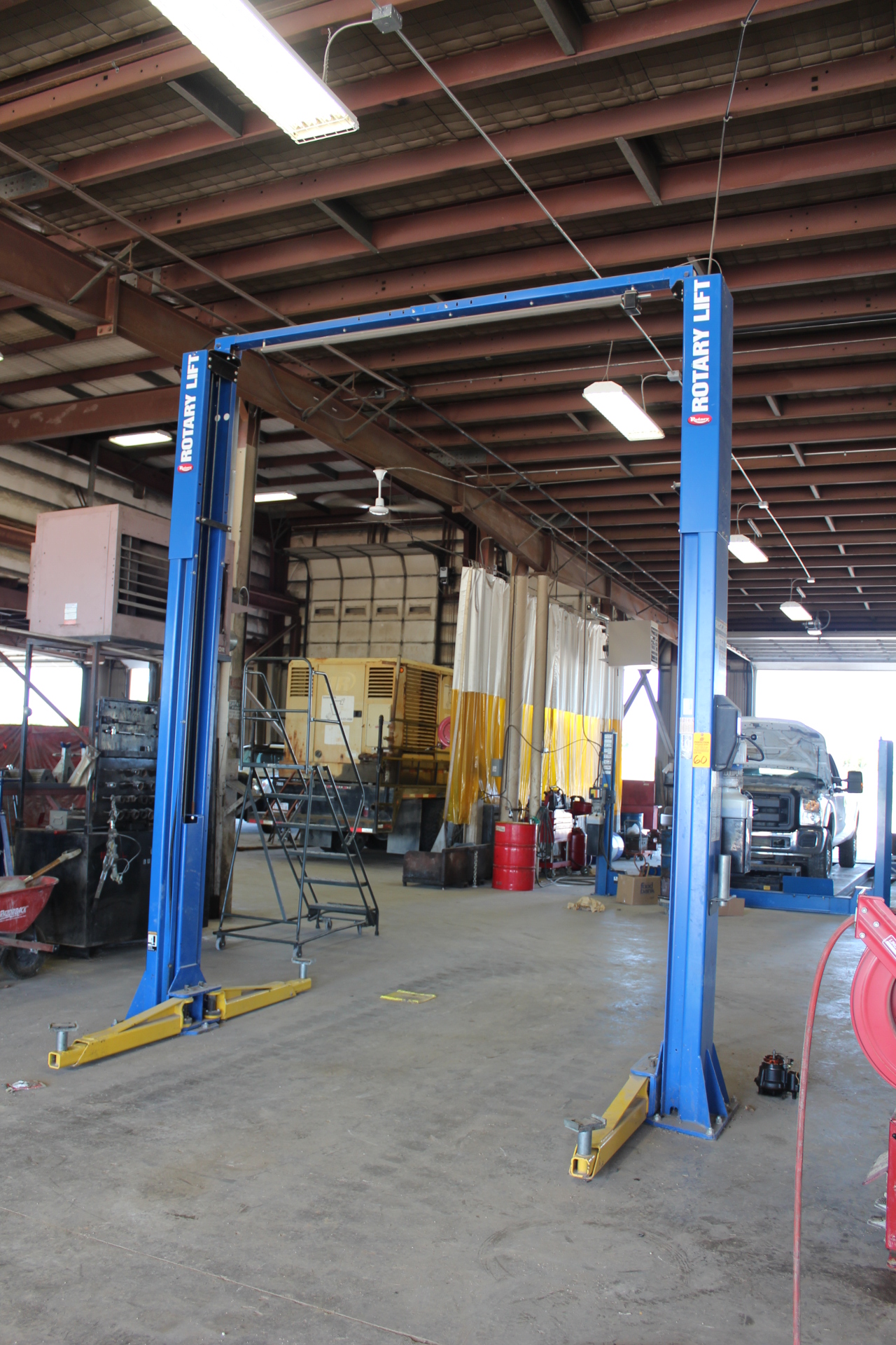 Rotary Lift Model SP012N510 12,000 Lb. Capacity 2-Post Automotive Hoist ...