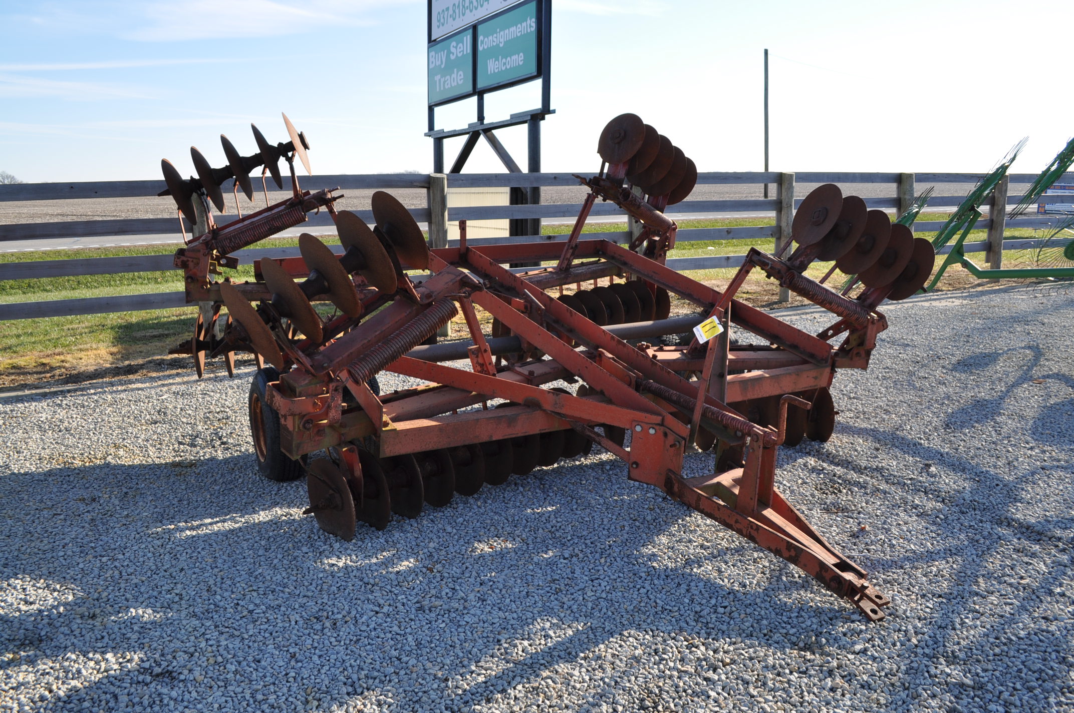 18' International 475 disk harrow, manual fold, hyd raise, 7.5" blade ...