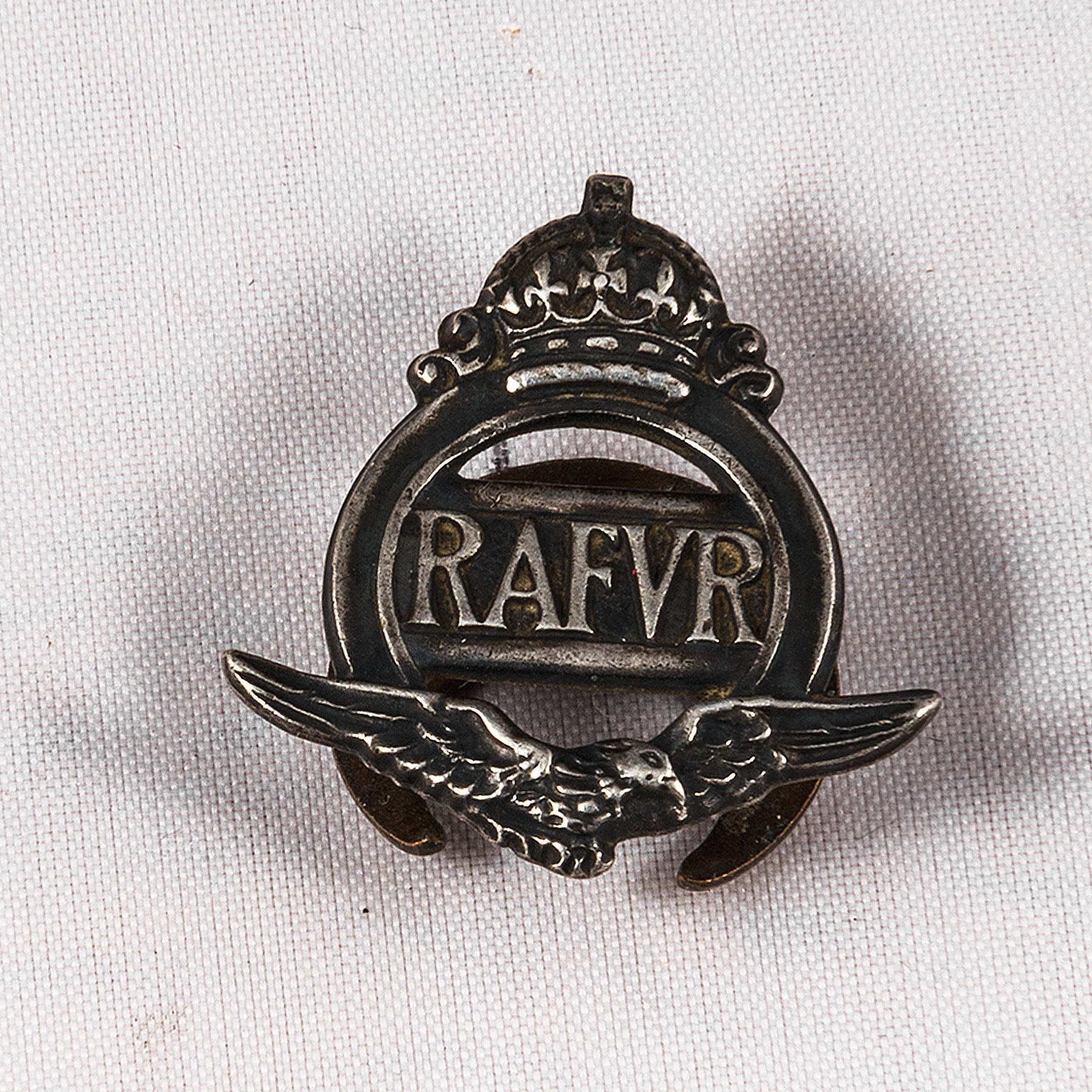 RAF VR lapel badge No. 50990