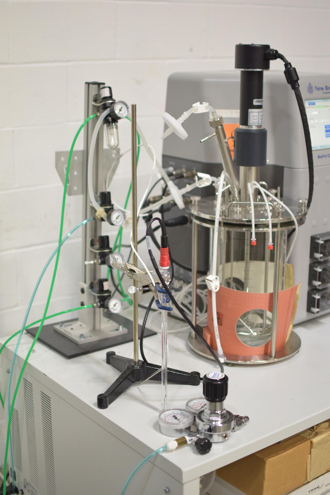 New Brunswick BioFlo/CelliGen 115 Benchtop Fermenter and Bioreactor ...