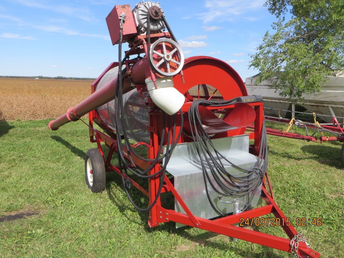 Farm King rotary grain screener 2 sets of screens