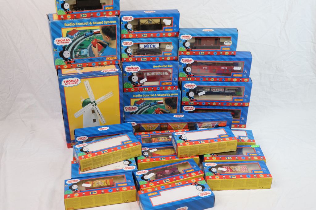 Collection of 21 Hornby Thomas & Friends OO gauge items of rolling ...
