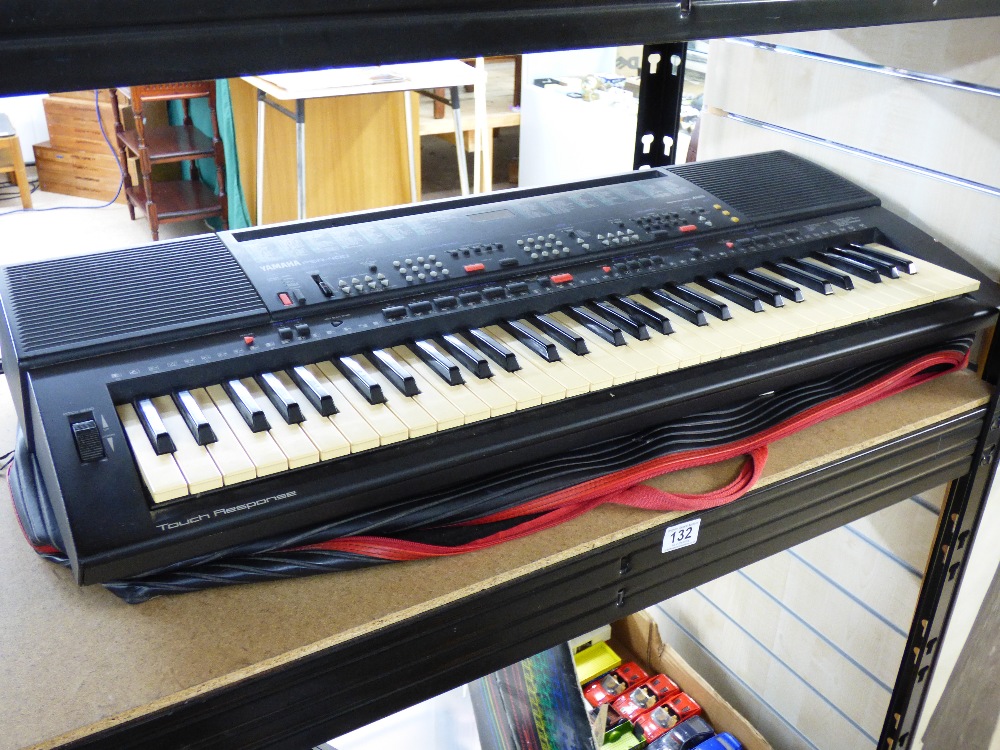 YAMAHA PSR-400 KEYBOARD, INSTRUCTIONS AND BAG