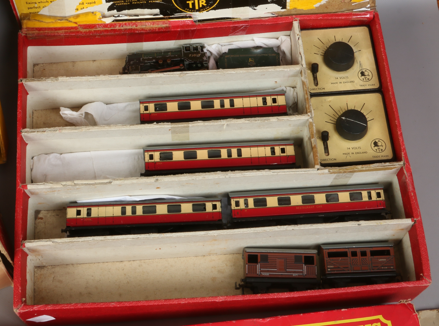 A collection of model railway engines, carriage tracks etc to include ...