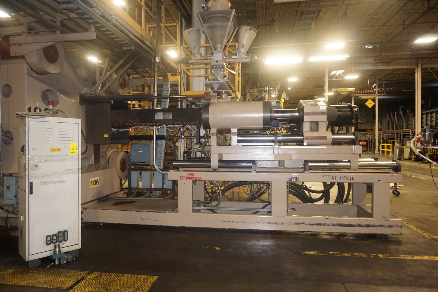 Cincinnati Milacron 3000 Ton, 288 oz. Plastic Injection Molding Machine ...