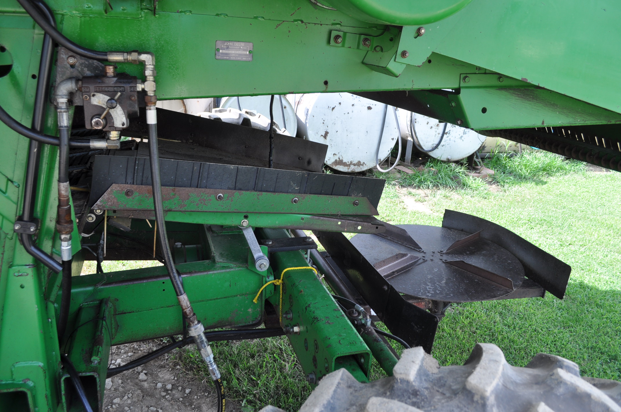 John Deere 9600 Combine, 7,209 E/ 5,080 S hours, big top bin extension ...