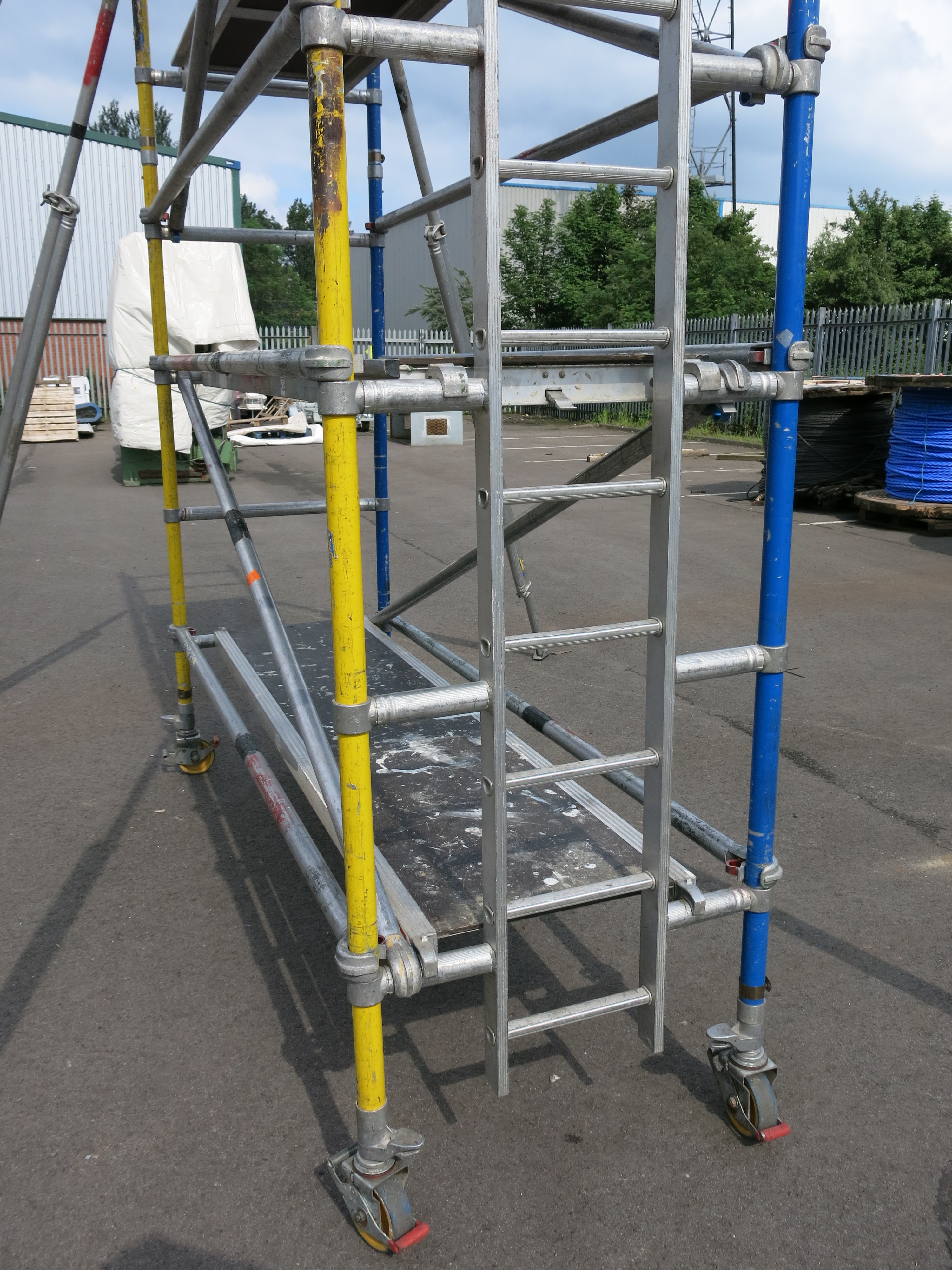 * Sectional Aluminium Scaffold Tower comprising 2 x Ladder Sections ...